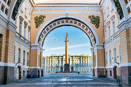 Arch of General Staff Building (Zdanie Glavnogo Shtaba) in St. Petersburg, view through Bolshaya ...
