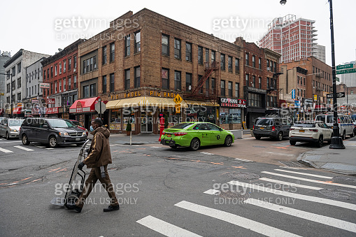 UPS delivery man wearing mask during coronavirus pandemic in New York ...