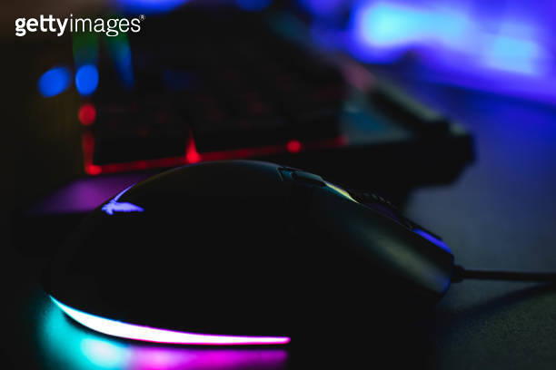 mechanical keyboard with leds and mouse 이미지 (1277331971) - 게티이미지뱅크