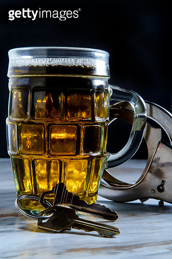 Alcohol Keys Handcuffs 이미지 (1264185556) - 게티이미지뱅크