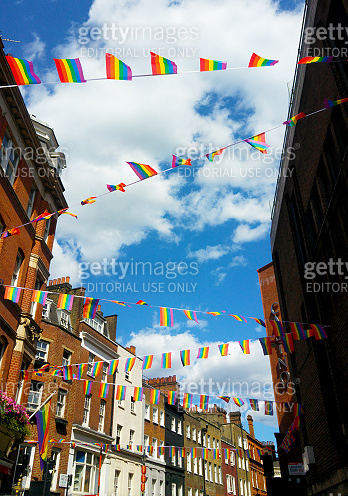 LGBTQI Pride flag bunting between buildings in Soho. 이미지 (1217248054 ...