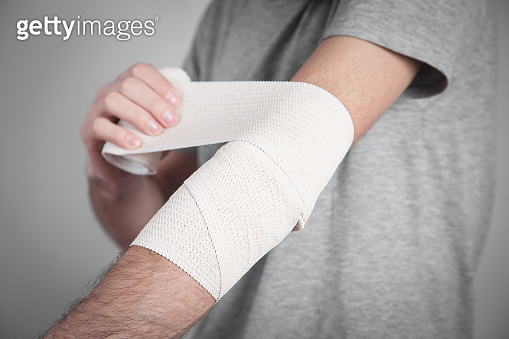Man hand with elastic bandage on elbow. 이미지 (1271059010) - 게티이미지뱅크