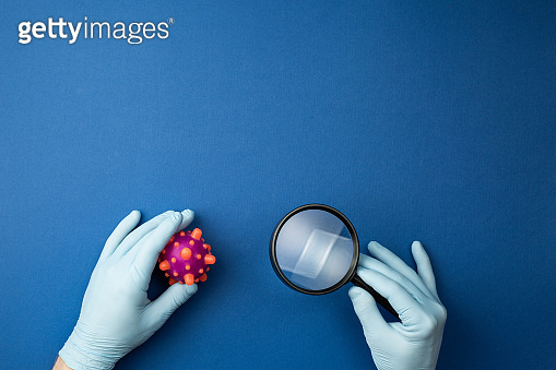 Hands in sterile glove studies mock up of virus (1212621990) - 게티이미지뱅크