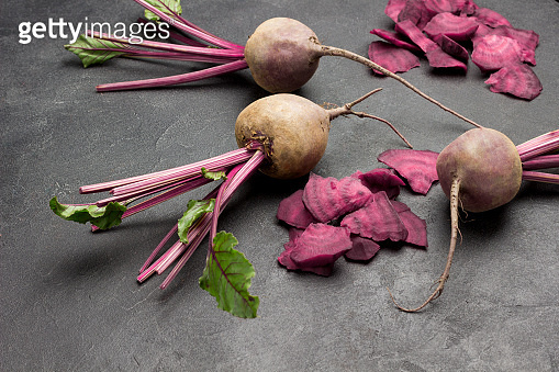 Root vegetables of beets. Sliced beets. 이미지 (1271322335) - 게티이미지뱅크