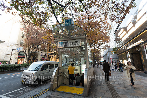 Tokyo Metro Omotesando Station in Japan (1253419973) - 게티이미지뱅크