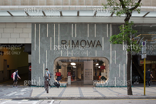 RIMOWA Flagship Store in Hong Kong (1239643987) - 게티이미지뱅크