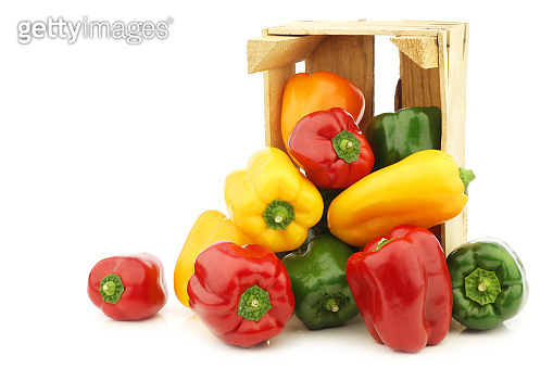 colorful mix of paprika's (capsicum) in a wooden box (1253270314) - 게티이미지뱅크