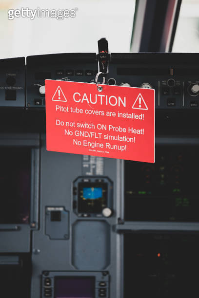 Airplane Maintenance Tag in the Cockpit 이미지 (1214993521) - 게티이미지뱅크