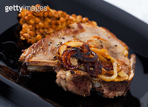 Roasted pork shin with lentils (1210312202) - 게티이미지뱅크