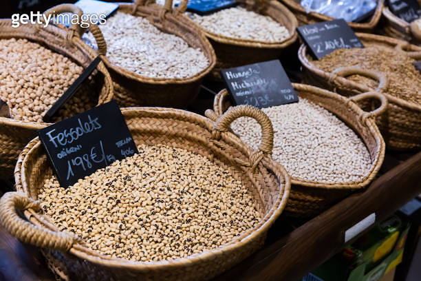 Dried pulses on grocery shop display 이미지 (1205803682) - 게티이미지뱅크