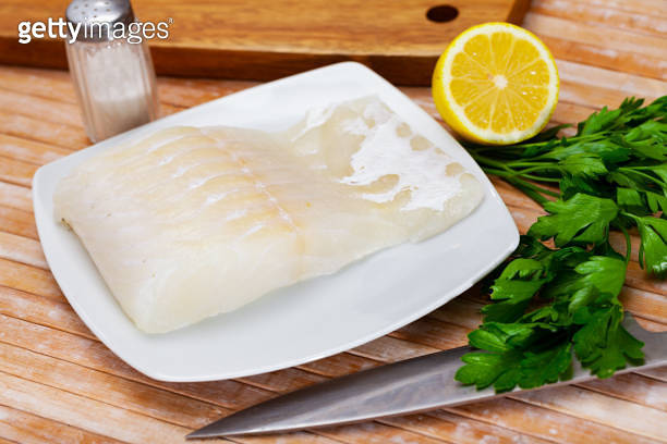 Piece of fresh rockling fillet with seasonings (1278657127) - 게티이미지뱅크