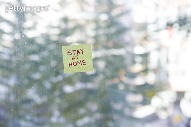 Sticky note on window with Stay Home writing text message 이미지 ...