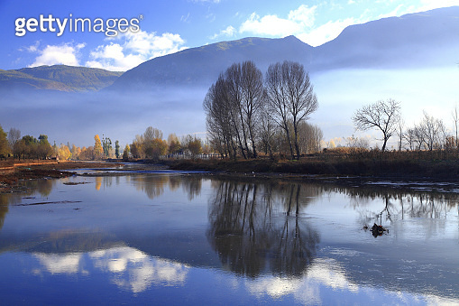 Yunnan Dali Shaxi Heihui River morning scene 이미지 (1273292494) - 게티이미지뱅크