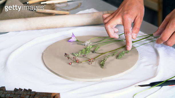 the sculptor creates an original drawing on a clay blank 이미지 ...