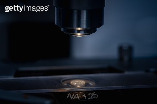 Closeup of Scientific microscope data analysis in the laboratory 이미지 ...