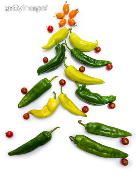 Christmas Tree of Peppers and Tomatoes (1264171909) - 게티이미지뱅크