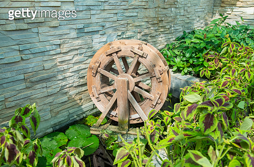 Traditional wooden water wheel spinning 이미지 (1254484209) - 게티이미지뱅크