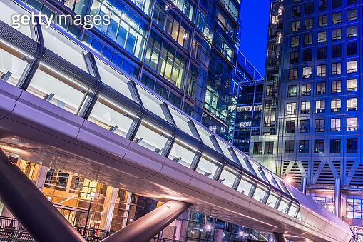 Adams Place Bridge between One Canada Square and Crossrail Place in ...