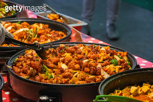 Chinese cuisine on display at Brick Lane Market in London 이미지 ...
