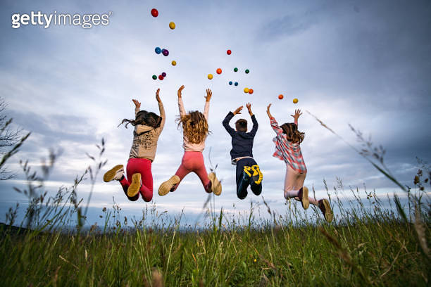 Group of kids throwing colorful balls in the air 이미지 (1255619546) - 게티이미지뱅크