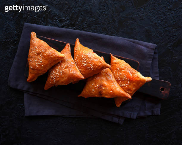 Samsa on a dark background. Traditional Eastern Uzbek pastries ...