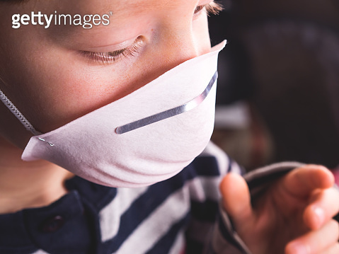 Little Italian boy wears face mask for protection 이미지 (1214280894) - 게티 ...