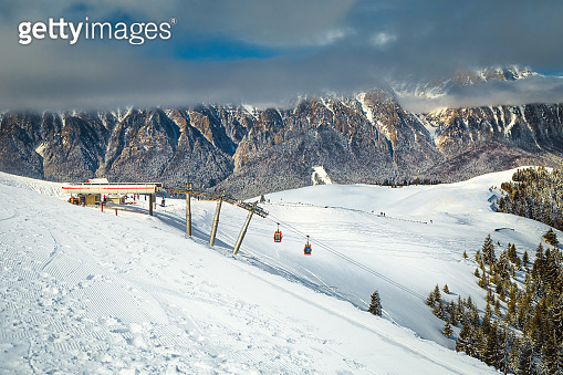Beautiful ski slopes and winter scenery, Azuga, Prahova valley, Romania ...