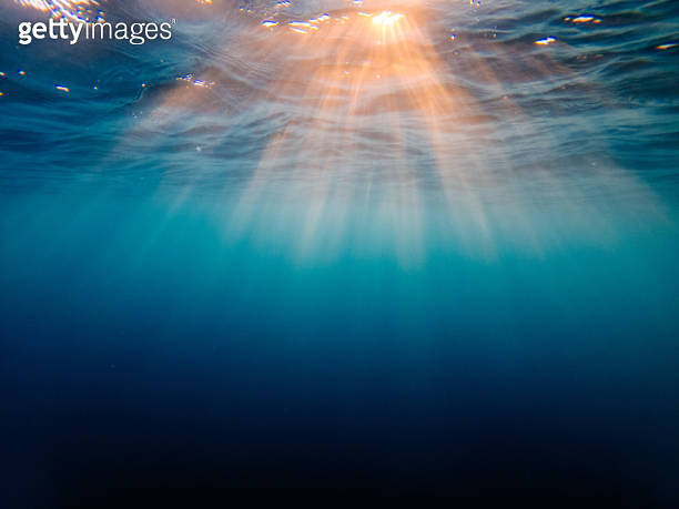 Sunset Sunbeam under water 이미지 (1270231064) - 게티이미지뱅크