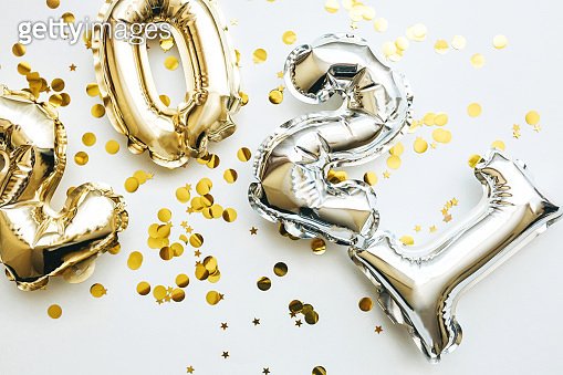 Gold and silver numbers 2021 (1280931722) - 게티이미지뱅크