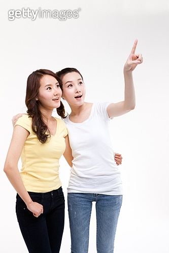 속닥속닥 소녀들의 이야기 이미지 (a5054150) - 게티이미지뱅크