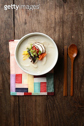 tteokguk, rice-cake soup 이미지 (a10046891) - 게티이미지뱅크