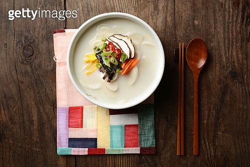 tteokguk, rice-cake soup (a10046894) - 게티이미지뱅크