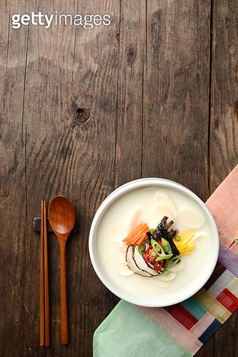 tteokguk, rice-cake soup 이미지 (a10062113) - 게티이미지뱅크