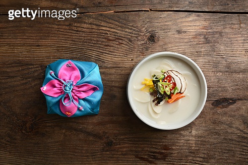 tteokguk, rice-cake soup (a10062154) - 게티이미지뱅크