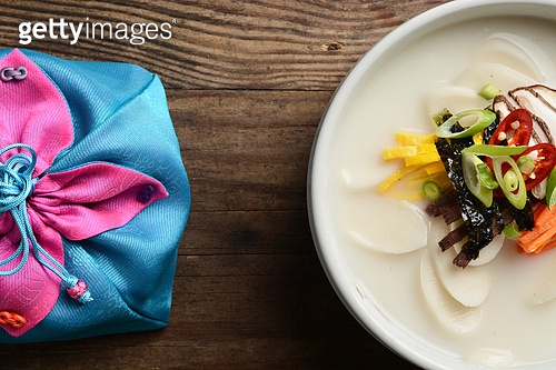 tteokguk, rice-cake soup (a10062161) - 게티이미지뱅크