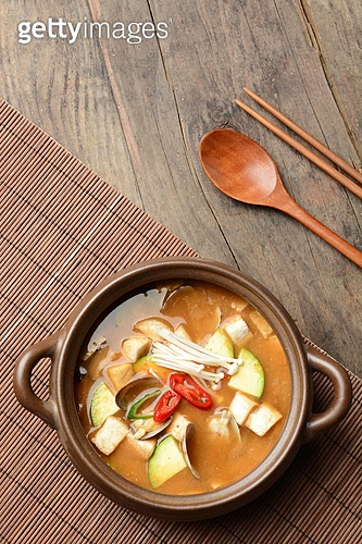 Doenjang stew, bean paste stew 이미지 (a10084998) - 게티이미지뱅크