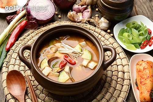 Doenjang stew, bean paste stew 이미지 (a10085017) - 게티이미지뱅크
