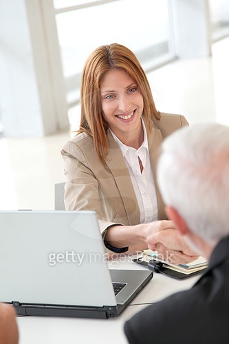 Conclusion of job interview 이미지 (a10875336) - 게티이미지뱅크