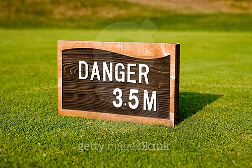 Close up of hazard sign on golf course 이미지 (a10905430) - 게티이미지뱅크