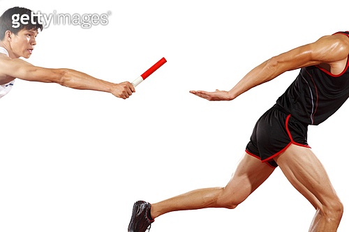Track and field athletes pass the baton 이미지 (vs11140227) - 게티이미지뱅크