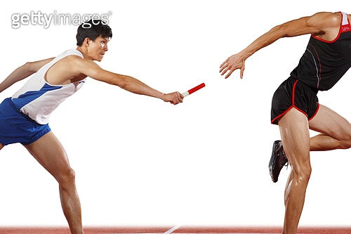 Track and field athletes pass the baton 이미지 (vs11140346) - 게티이미지뱅크
