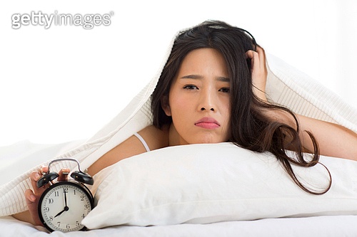 Young woman getting up 이미지 (vs11145760) - 게티이미지뱅크