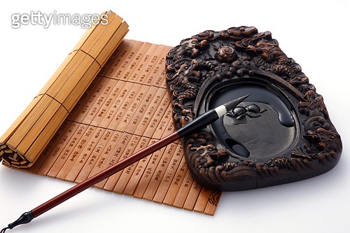 Bamboo slips and writing instruments 이미지 (vs11156178) - 게티이미지뱅크