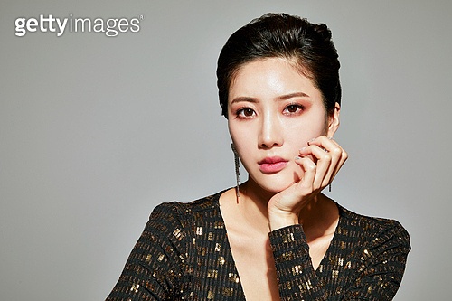 의료성형뷰티 청년여자 얼굴 사람머리 클로즈업 뷰티 아름다움 미녀 사람피부 헤어스타일 매력적인여성 섹시 컨셉 유혹적인여자 미녀 이미지