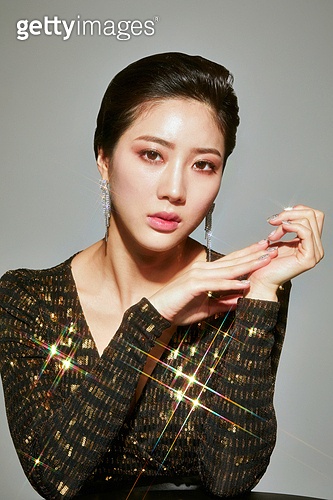 의료성형뷰티 청년여자 얼굴 사람머리 클로즈업 뷰티 아름다움 미녀 사람피부 헤어스타일 매력적인여성 섹시 컨셉 유혹적인여자 미녀 이미지