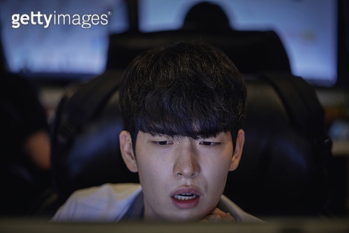 십대 나이 중학생 고등학생 인터넷카페 공공건물 게임방 컴퓨터 십대소년 남성 이미지 Jv12081908