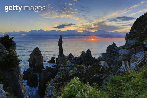 일출,아침,노을,하늘,촛대바위,촛대,추암,바위,갯바위,해수욕장,관광지,바다,동해,해변,풍경,전경,실외,동해시,강원도,한국,국내 ...