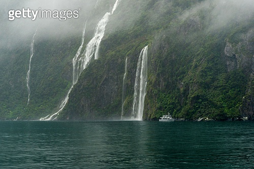 폭포,계곡,물,유람선,배,선박,보트,배,교통,밀포드사운드,피오르드랜드국립공원,공원,풍경,전경,실외,산,남섬,뉴질랜드,해외,여행 ...