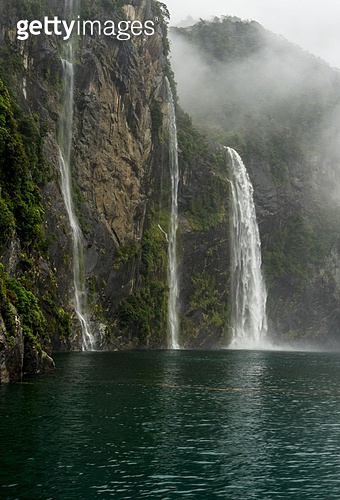 폭포,계곡,물,유람선,배,선박,보트,배,교통,밀포드사운드,피오르드랜드국립공원,공원,풍경,전경,실외,산,남섬,뉴질랜드,해외,여행 ...