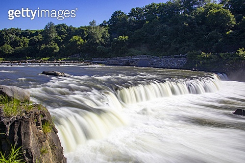 직탕폭포,한탄강,철원군,강원도,풍경,전경,강,폭포,물,물살 (a12234697) - 게티이미지뱅크